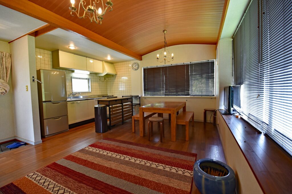 備前市日生町鴻島【島内メイン道路沿い・道路からフラットで入れる家】中古別荘 2LDK 330万円｜いなかぐらしjp