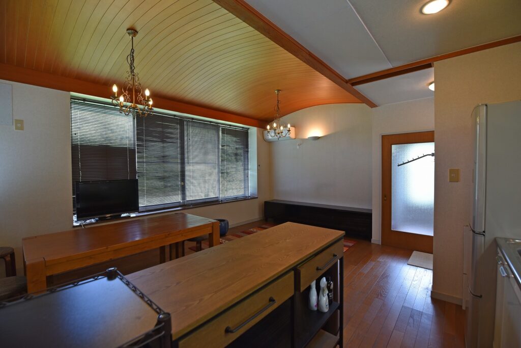 備前市日生町鴻島【島内メイン道路沿い・道路からフラットで入れる家】中古別荘 2LDK 330万円｜いなかぐらしjp